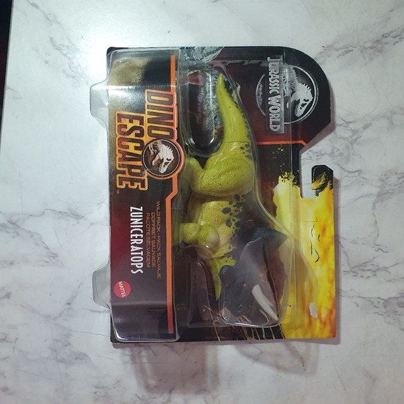 Jurassic World | Toys | Jurassic World Dino Escape Zuniceratops Figure ...